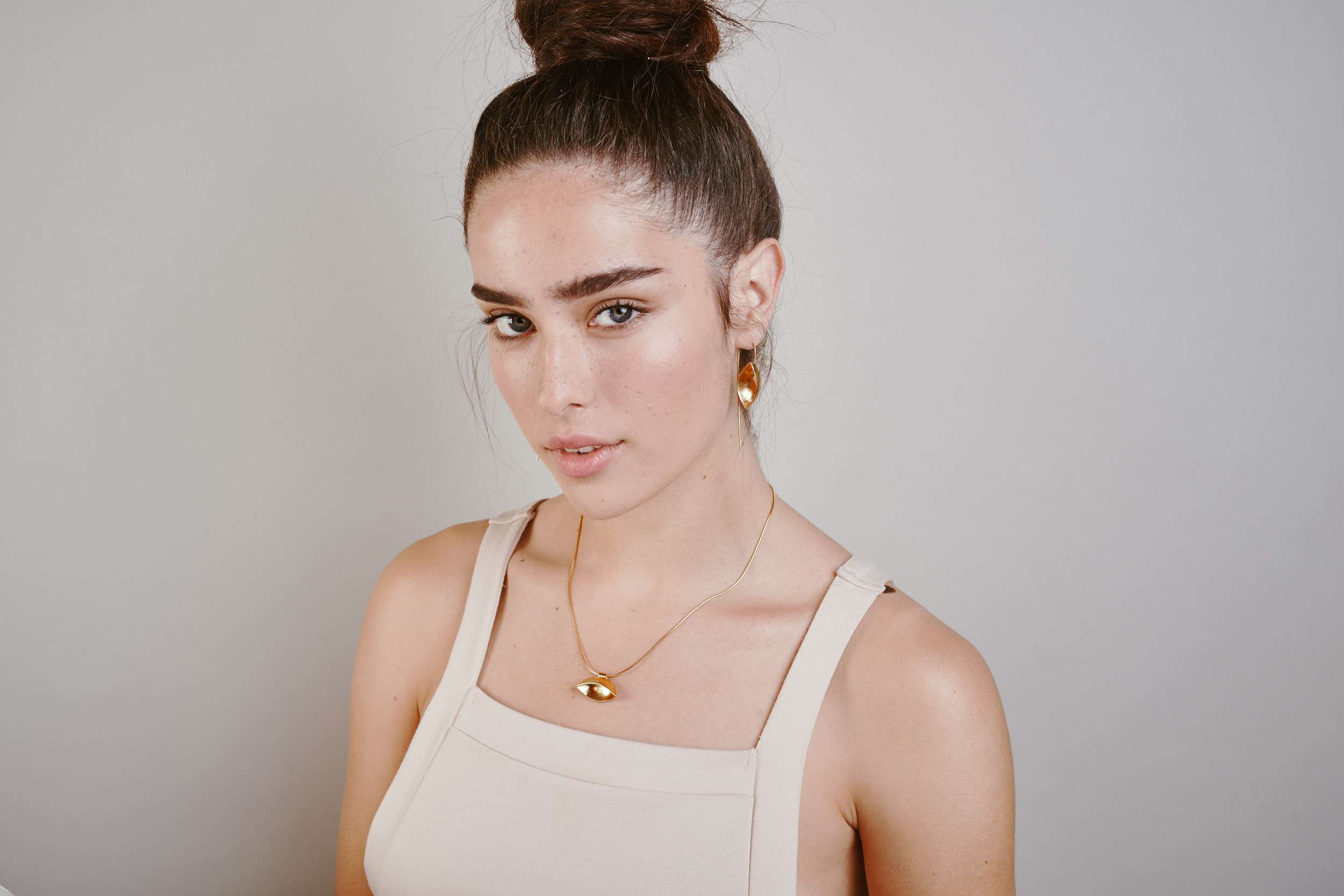 Gold almond necklace - Alit Heiman